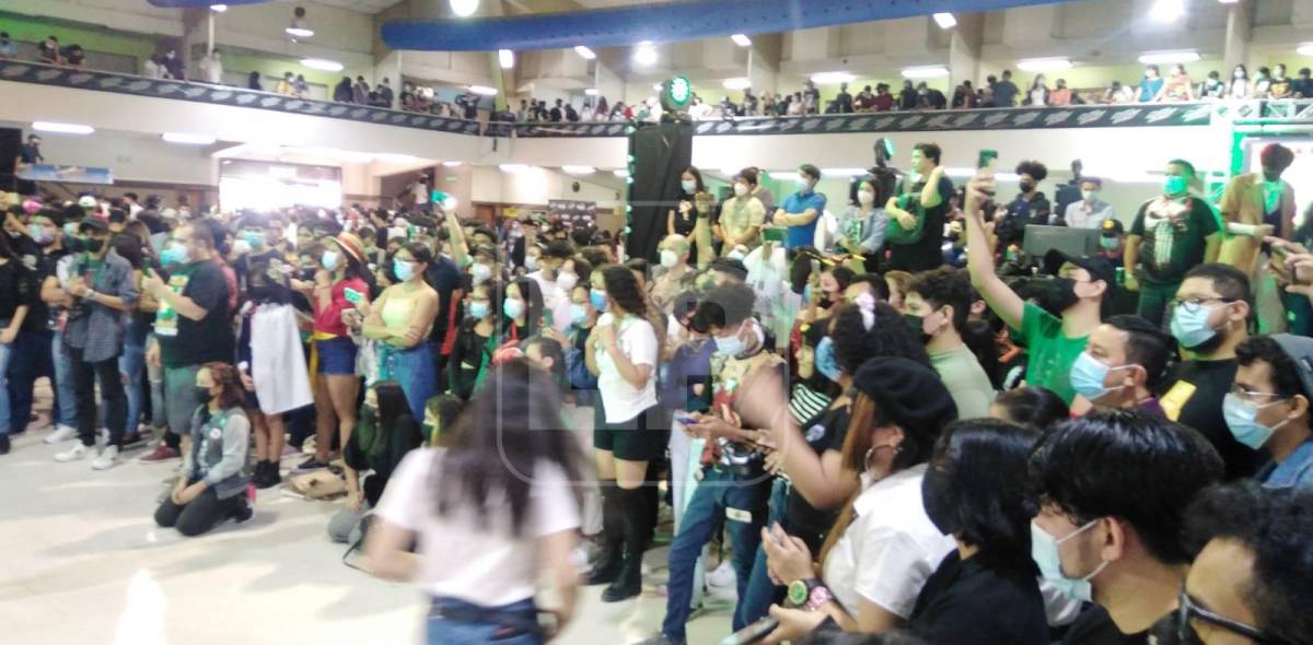 Unas tres mil personas se reunieron este domingo en el Anime World ...