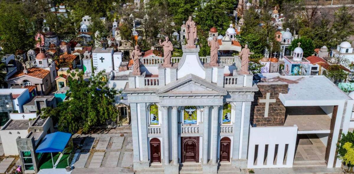 Así es el lujoso cementerio de los narcos; tienen salas de descanso ...