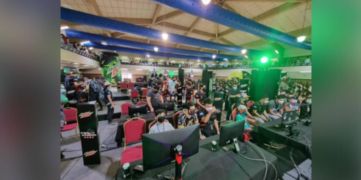 Unas tres mil personas se reunieron este domingo en el Anime World ...
