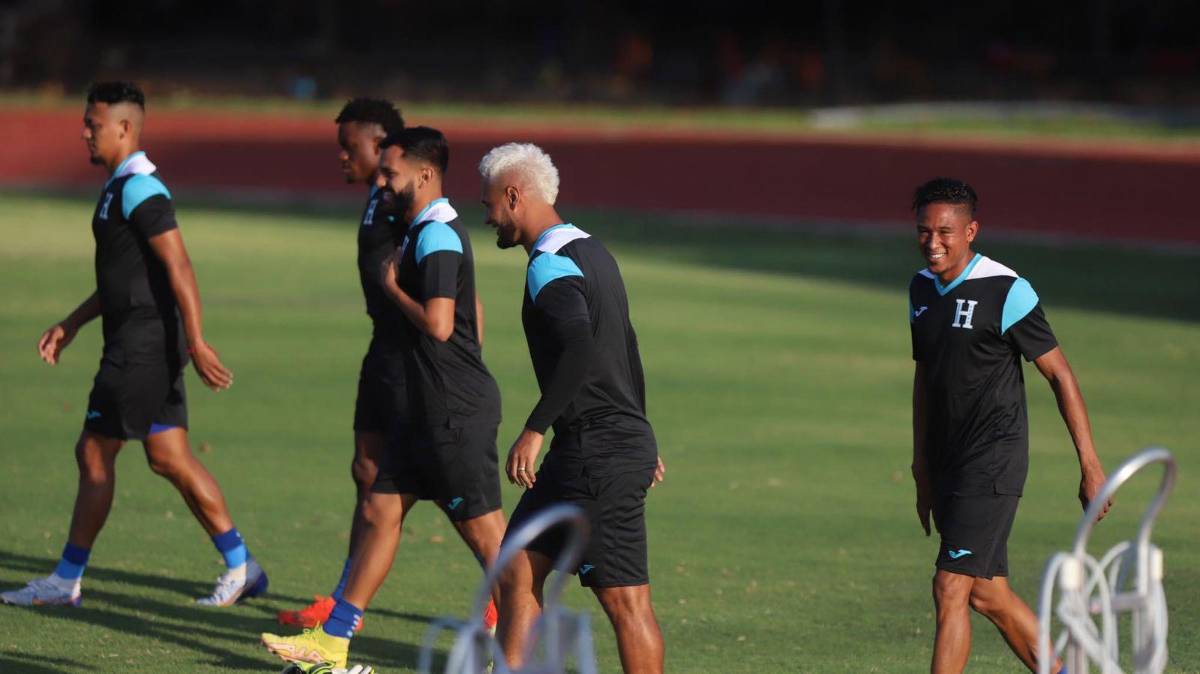 ¿Y el Chelito? Un pelón y tres pintados en último entrenamiento de Honduras