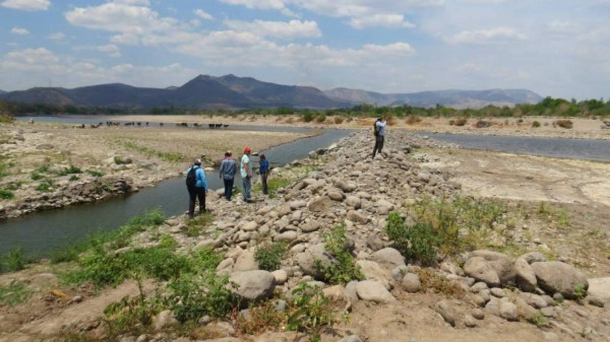Las impactantes imágenes del río Choluteca, a punto de secarse