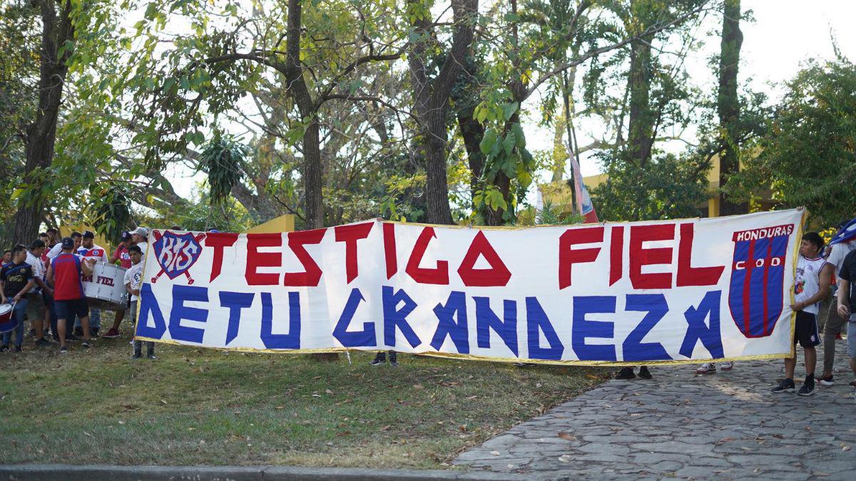 Así fue el banderazo de la Ultra Fiel para apoyar a Olimpia