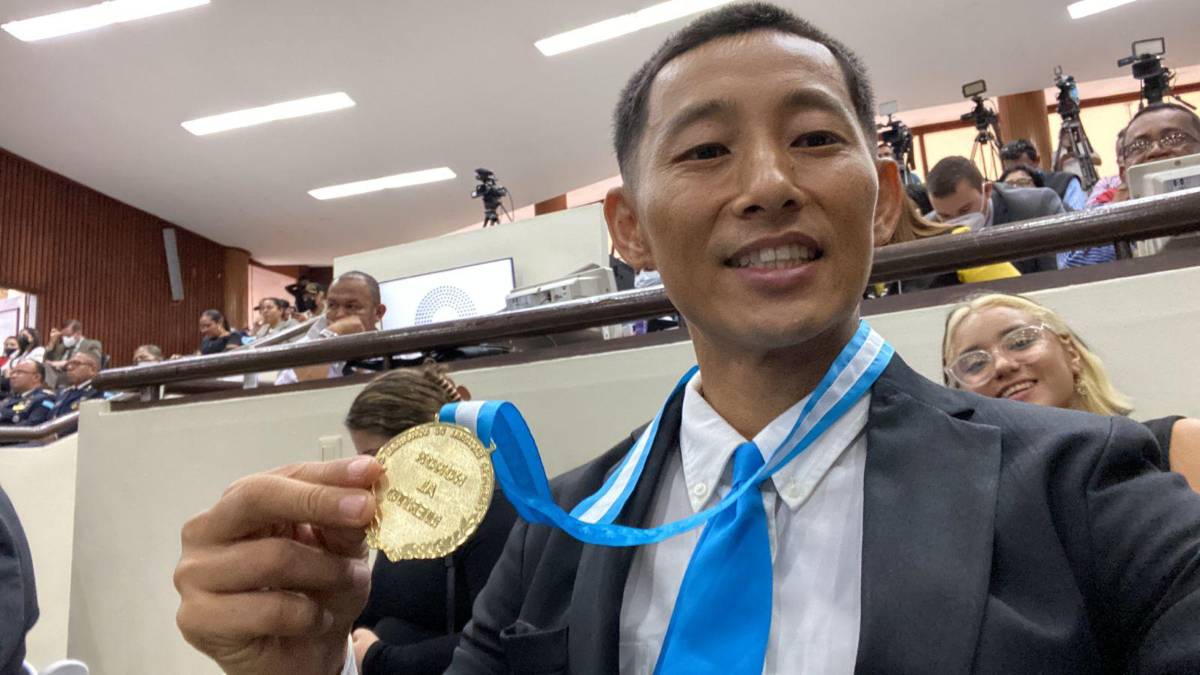 Shin Fujiyama recibe galardón en el Congreso Nacional de Honduras