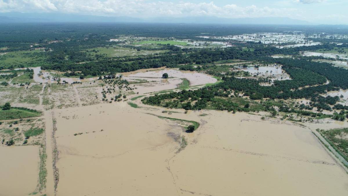 Río Chamelecón rompe bordo e inunda zonas bajas de Puerto Cortés (FOTOS)
