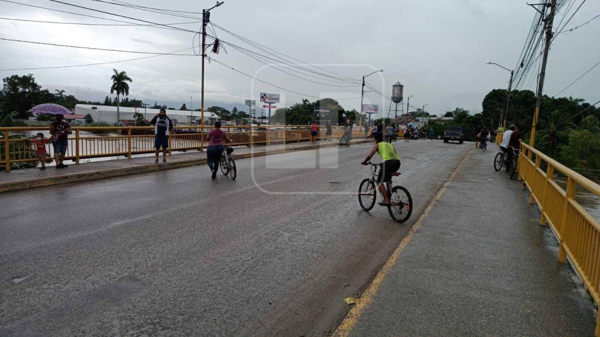 El río Chamelecón mantiene en zozobra a La Lima, Cortés (Fotos)