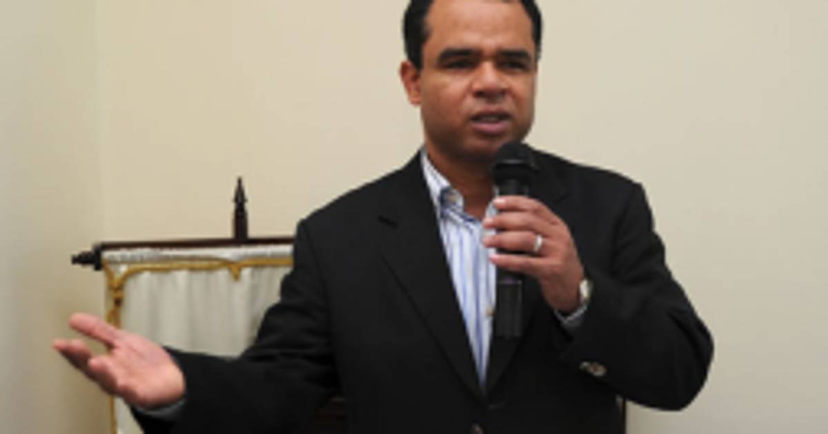 Chedrani y Zelaya, los candidatos de JOH