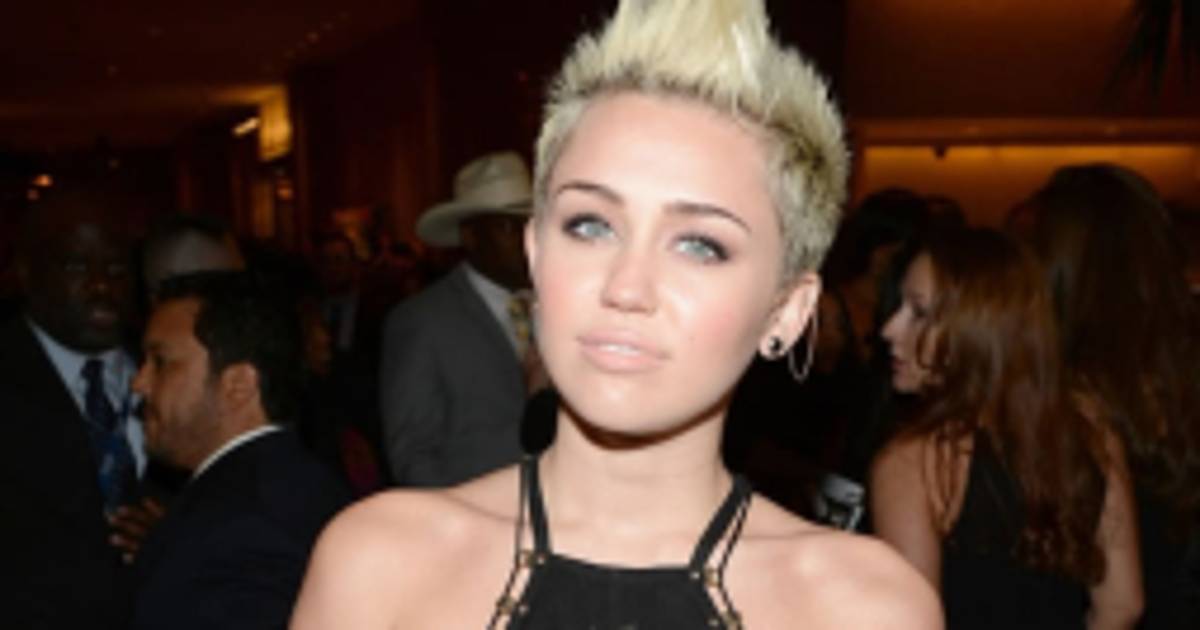 Miley Cyrus canta sobre droga