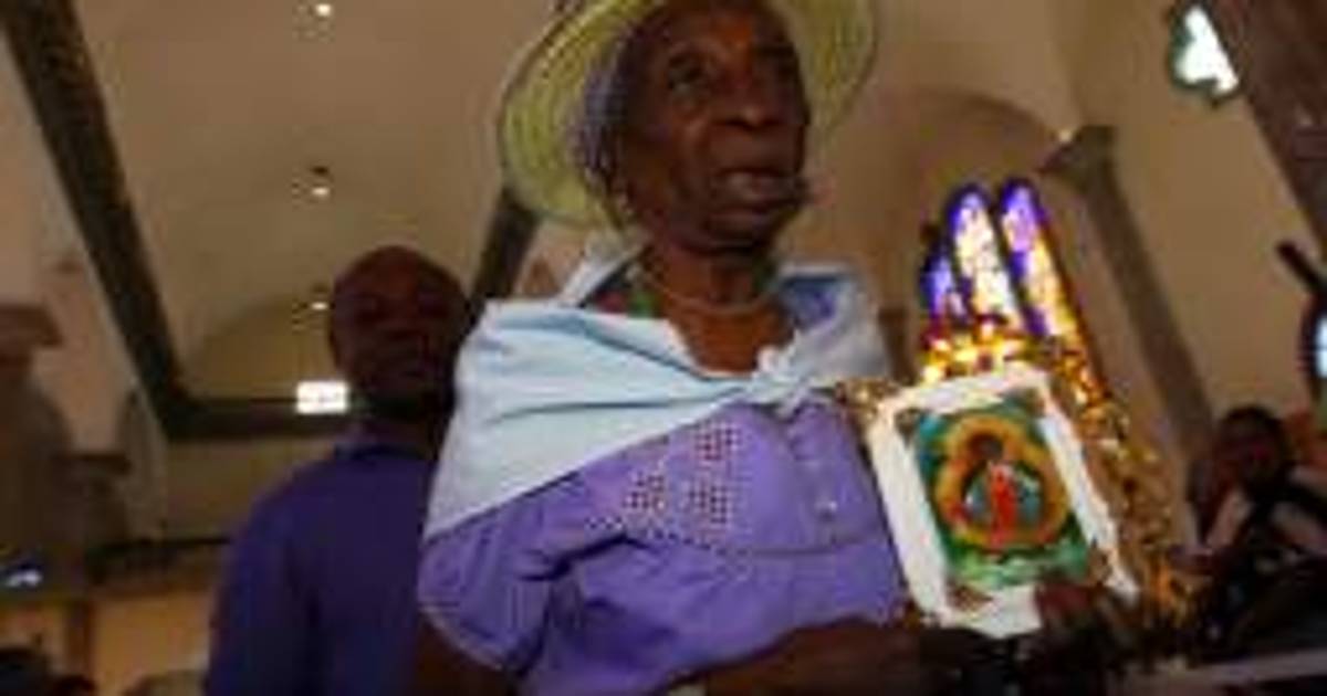 Con devoción rinden tributo a la Virgen de Suyapa