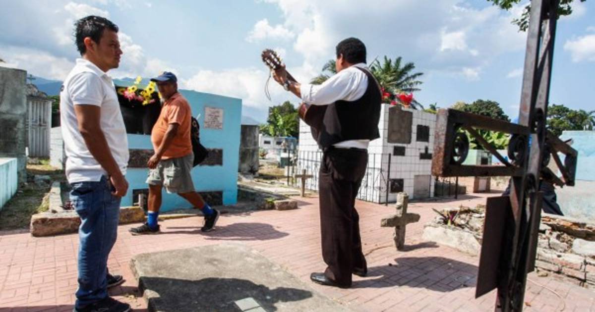 Hondureños recuerdan a sus muertos