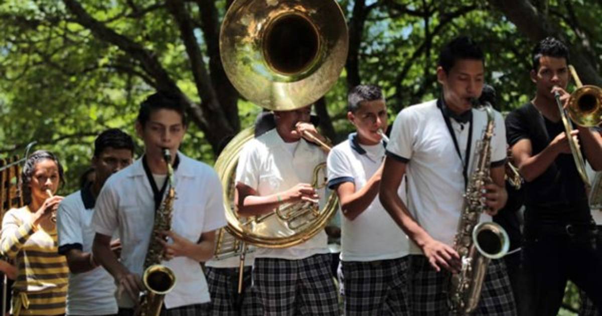 Consideran discriminatorio desfilar solo con 70 alumnos