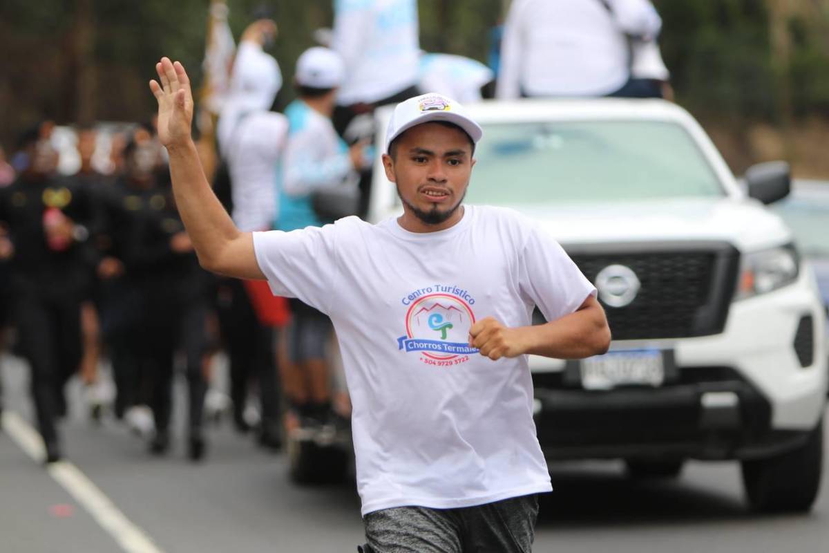 Como héroe reciben a Shin Fujiyama al llegar a Tegucigalpa
