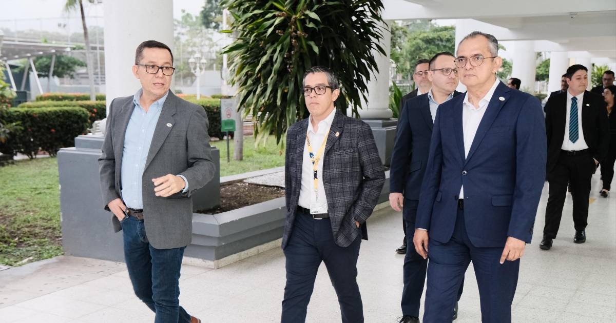 UTH muestra sus fortalezas durante un acercamiento con Unah