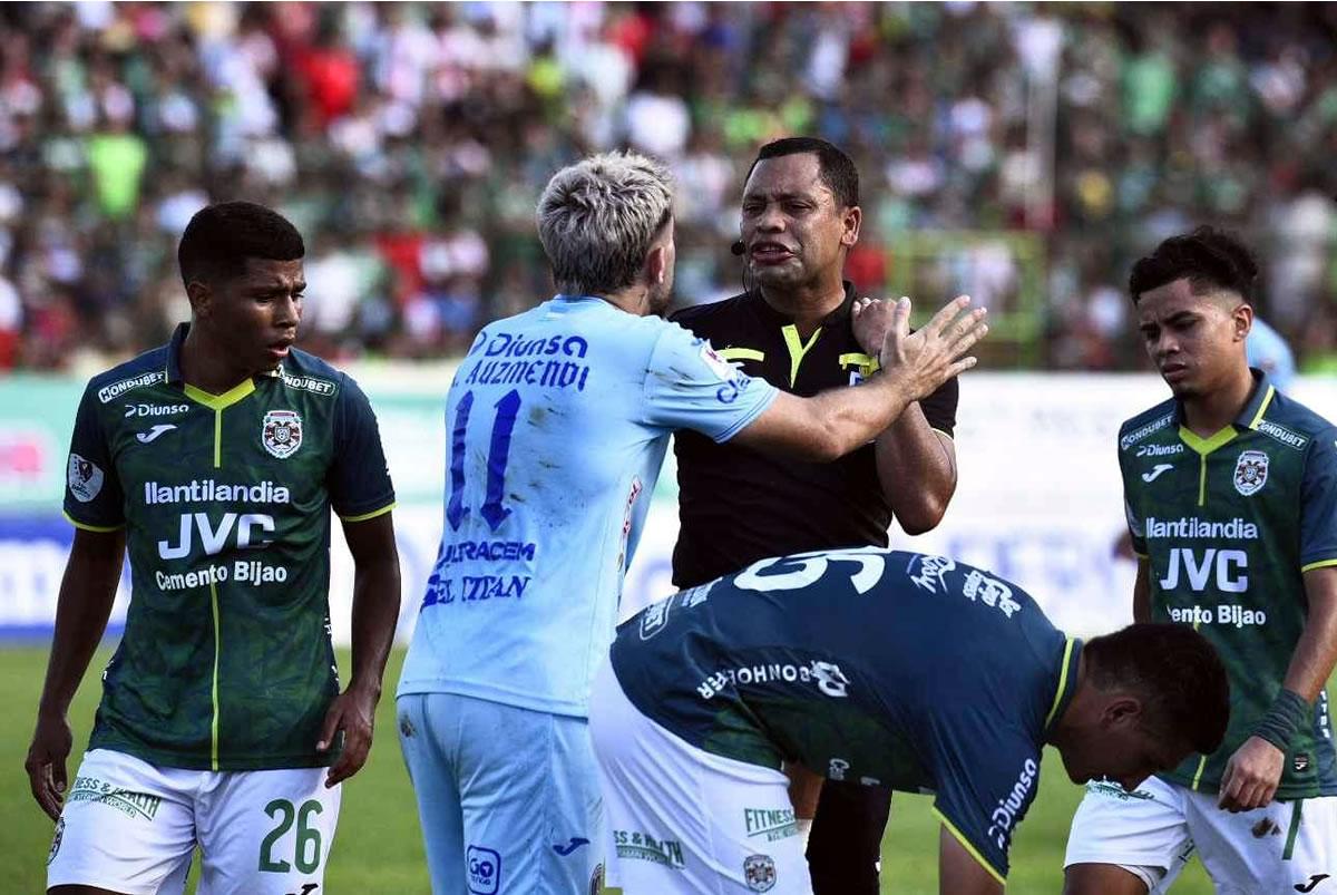 Diego Vázquez sobre el árbitro: “Fue un desastre, dio regalitos y ...