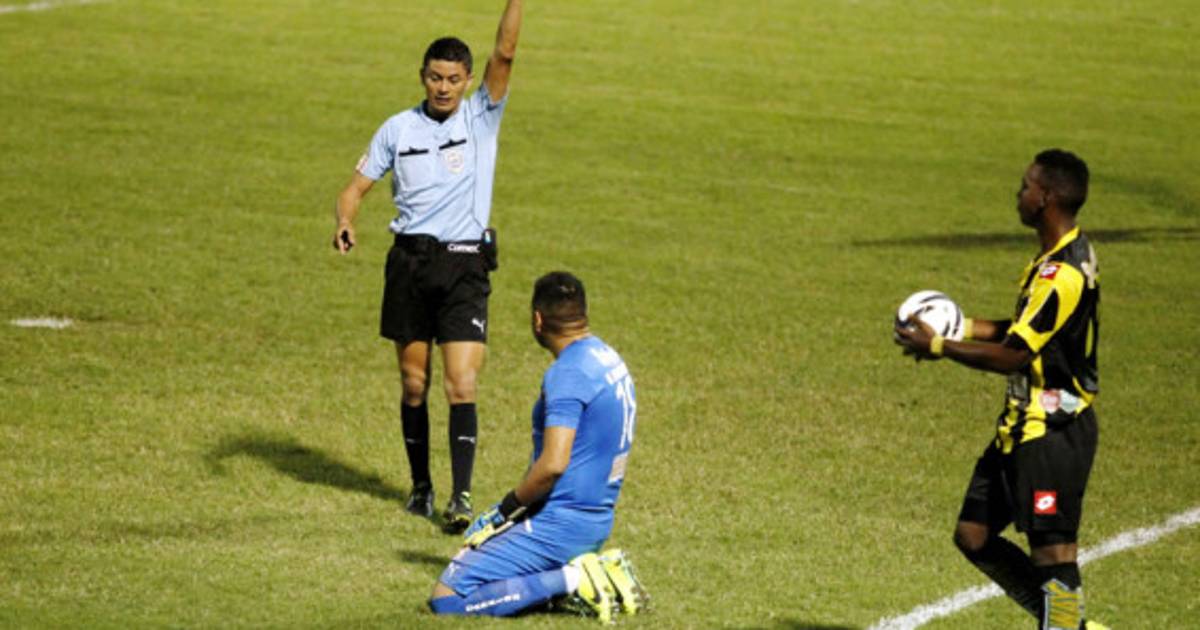 Video: El oso de Obed Enamorado que condenó al Vida ante Real España