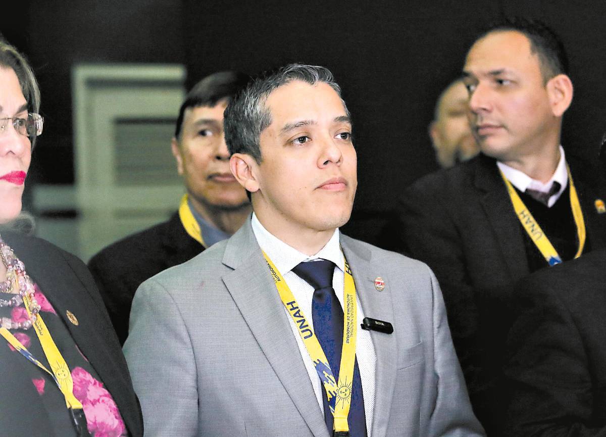 Odir Fernández, nuevo rector de la Unah, revisará la prueba de aptitud