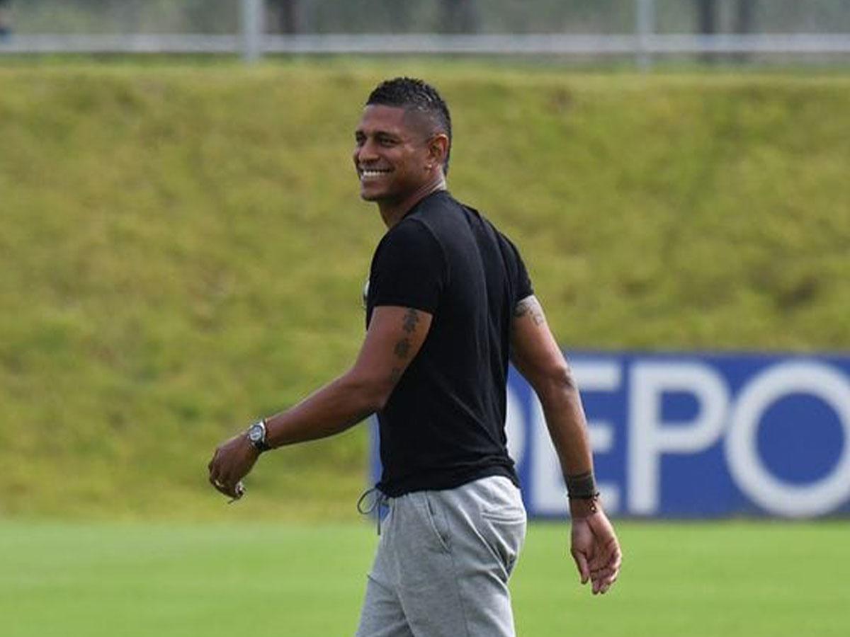 Costly se resiste al retiro y anuncia equipo en el que jugará