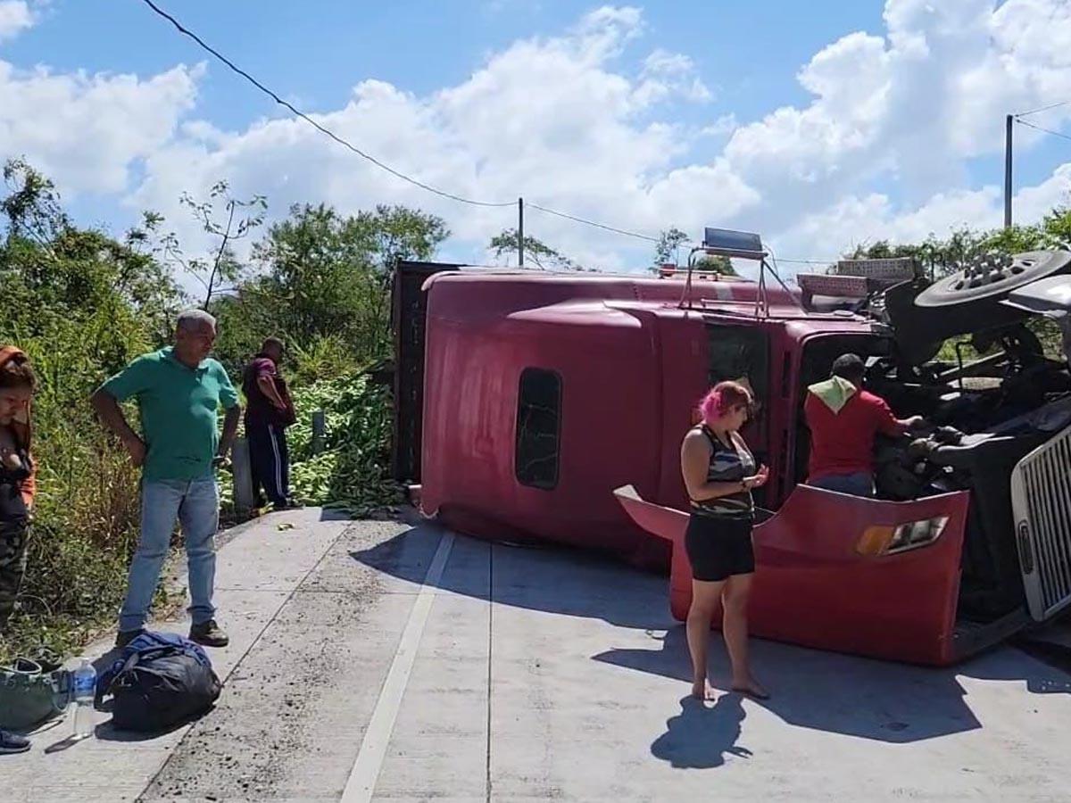 Accidente de rastra deja varios heridos en Copán
