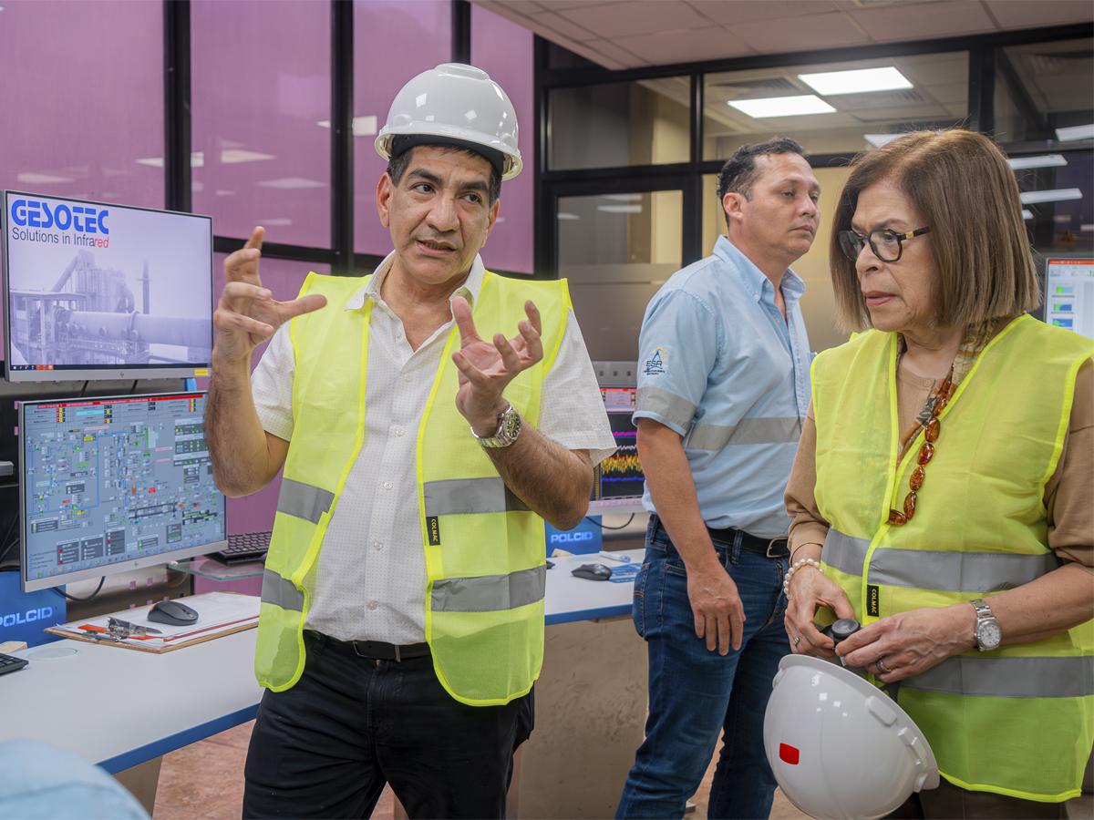 Visita: Autoridades del BCH recorren las modernas instalaciones de CENOSA