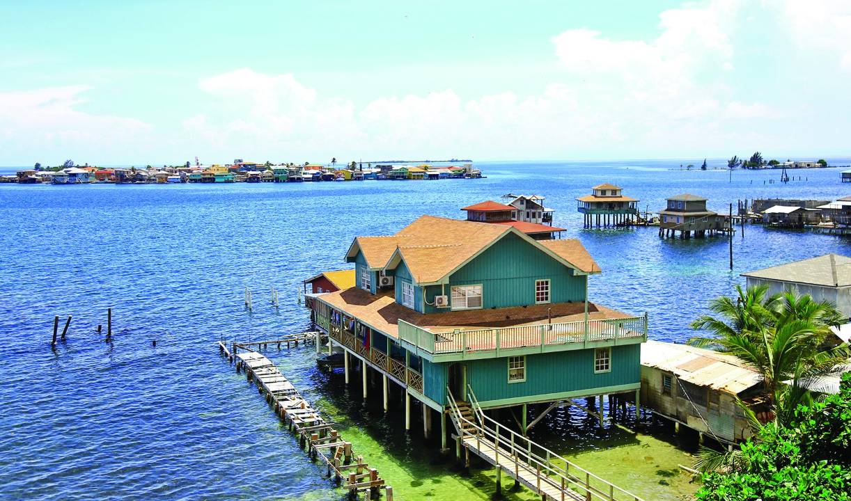 Los taxilanchas, indispensables para recorrer la isla de Guanaja