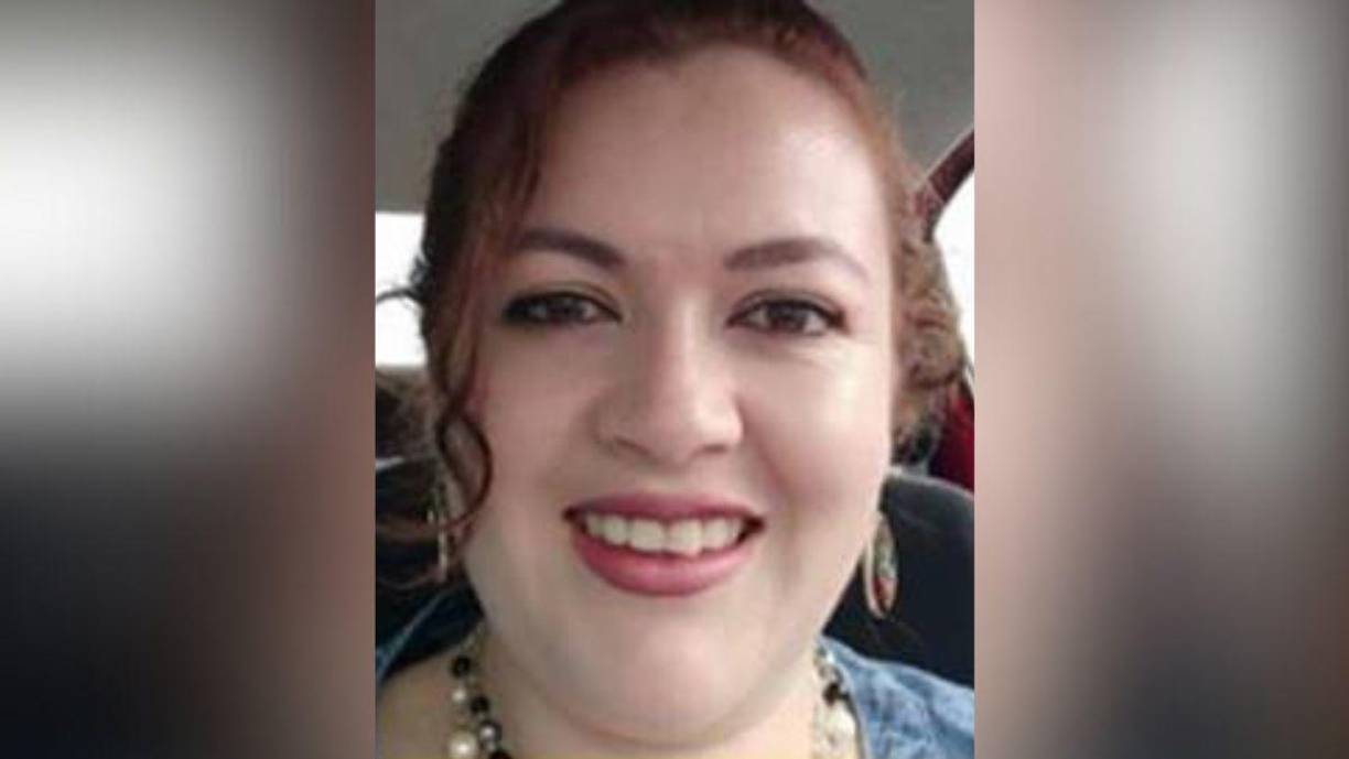 Hallan a madre e hijos dentro de un carro en el fondo de una laguna