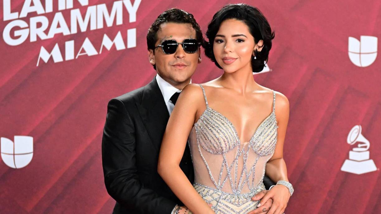 Ángela Aguilar y Christian Nodal derrochan amor en los Latin Grammy 2024