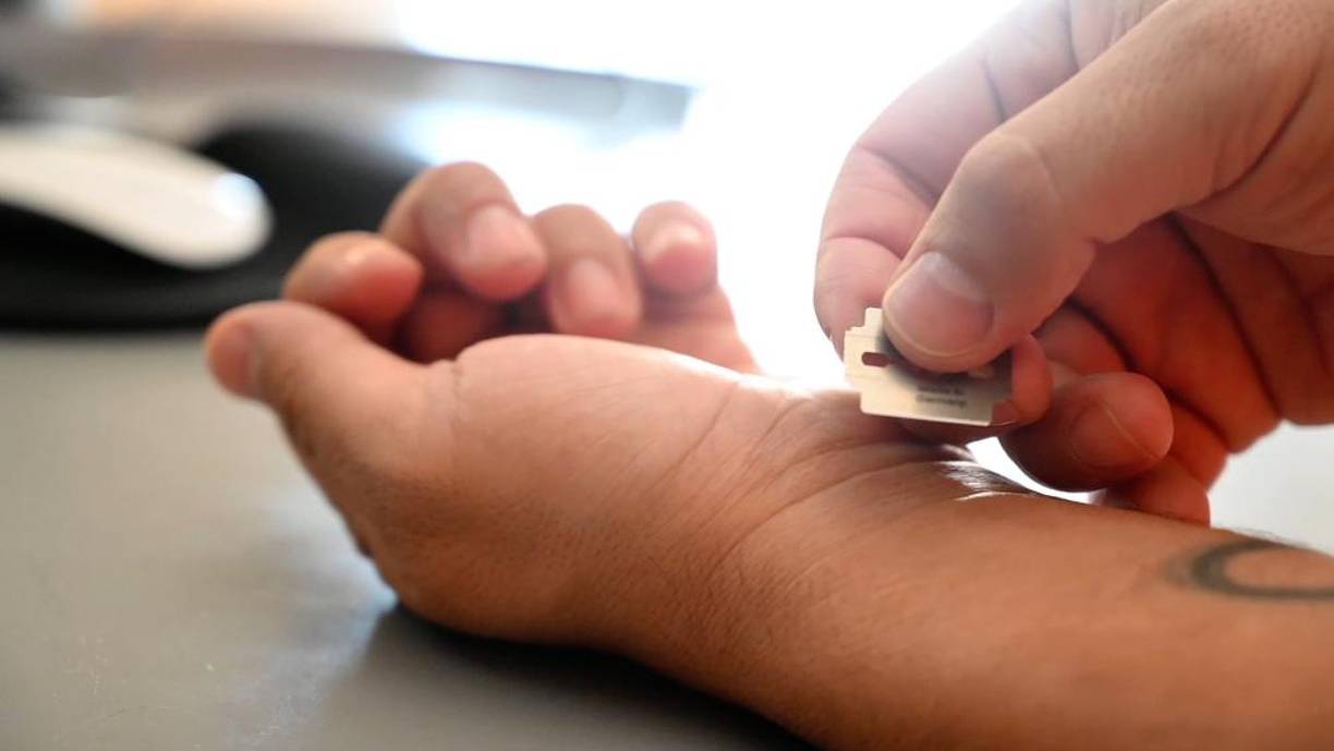 Señales de que un niño o adolescente tiene riesgo de autolesionarse