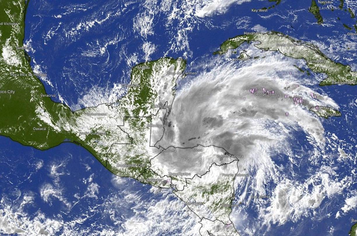 Tormenta Sara pone en alerta a México