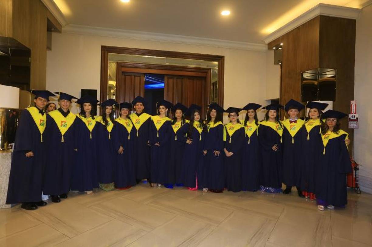 Sun Valley School celebra graduación de sus Seniors 2024
