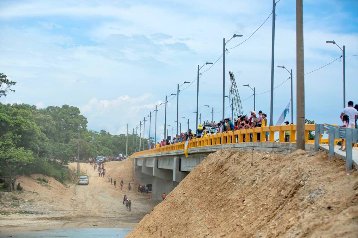 Imágenes: Xiomara Castro inaugura puente sobre el río San Esteban en ...