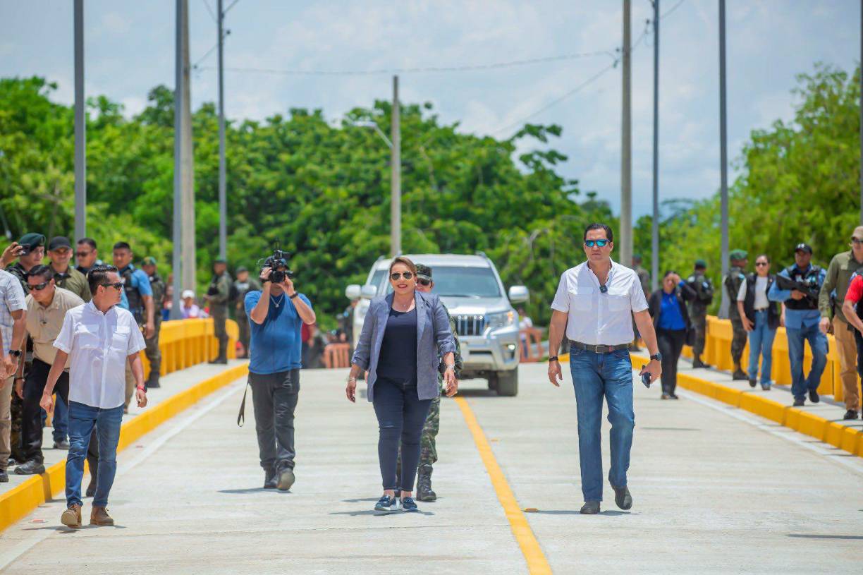 Imágenes: Xiomara Castro inaugura puente sobre el río San Esteban en ...