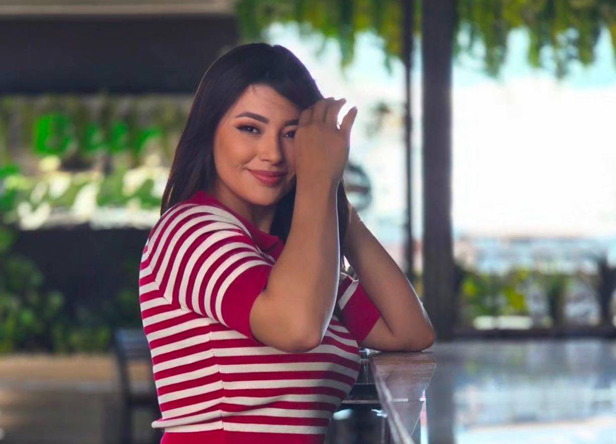 Milagro Flores es captada en apasionado beso con su novio en Roatán