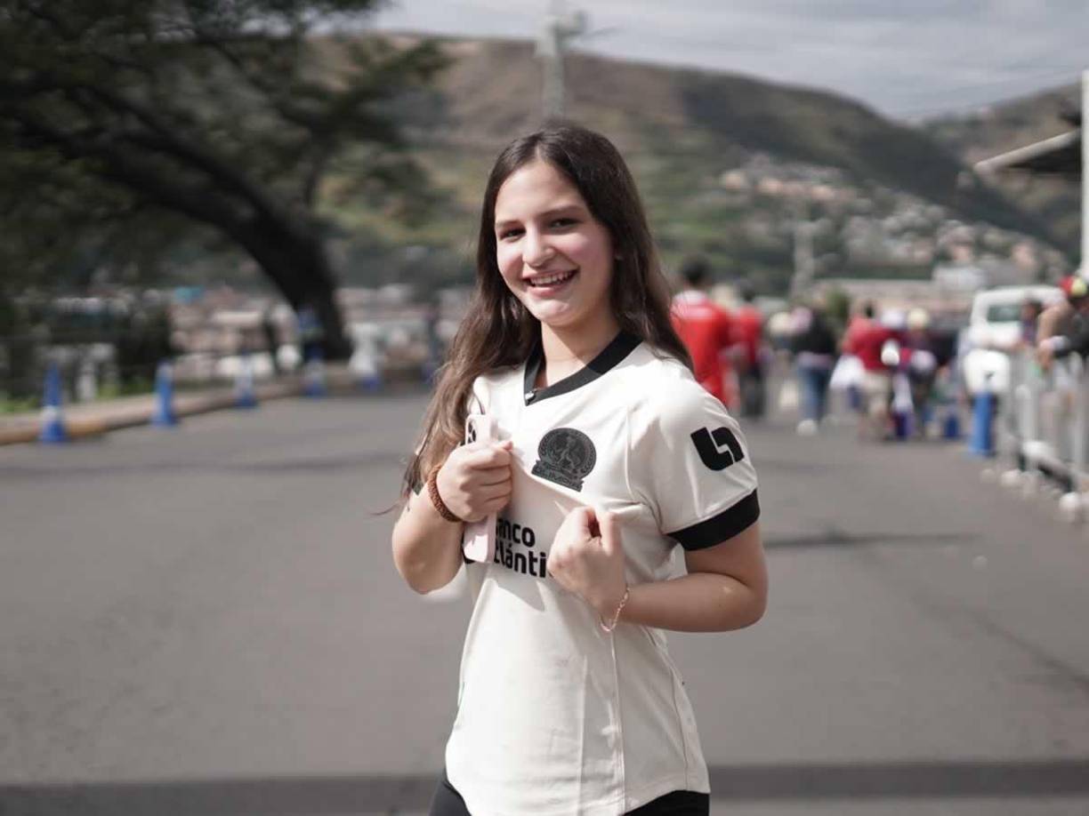 Las bellas chicas de la Gran Final Olimpia vs Motagua: novia de ...