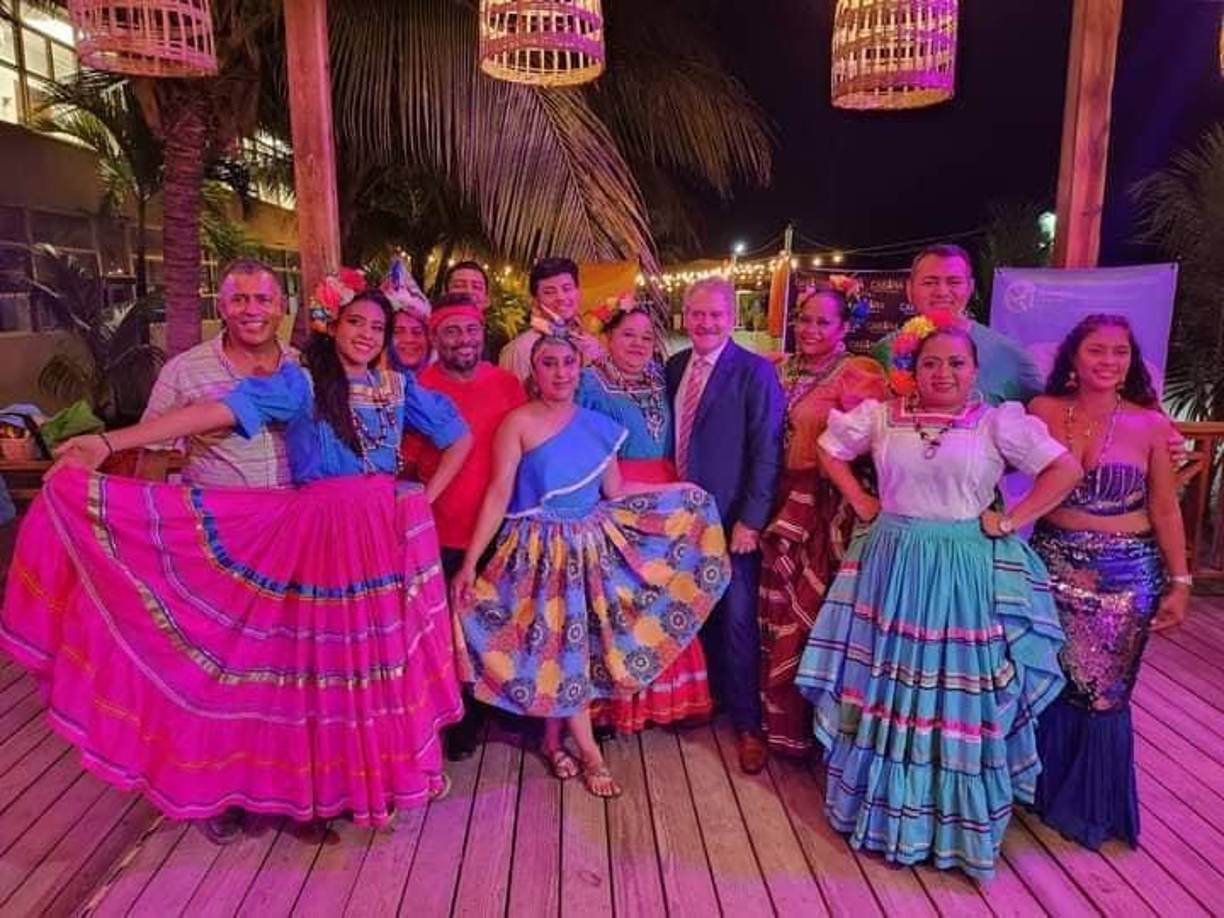 Así disfruta “Don Feyo Aguilera” de su visita a Honduras