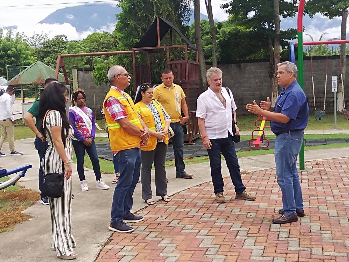 Así disfruta “Don Feyo Aguilera” de su visita a Honduras