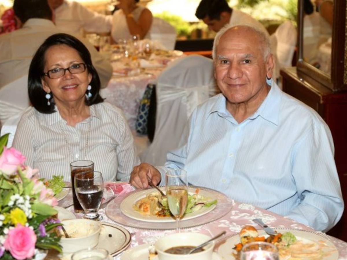 El bautizo de Anneliese Bendeck Sikaffy - Diario La Prensa