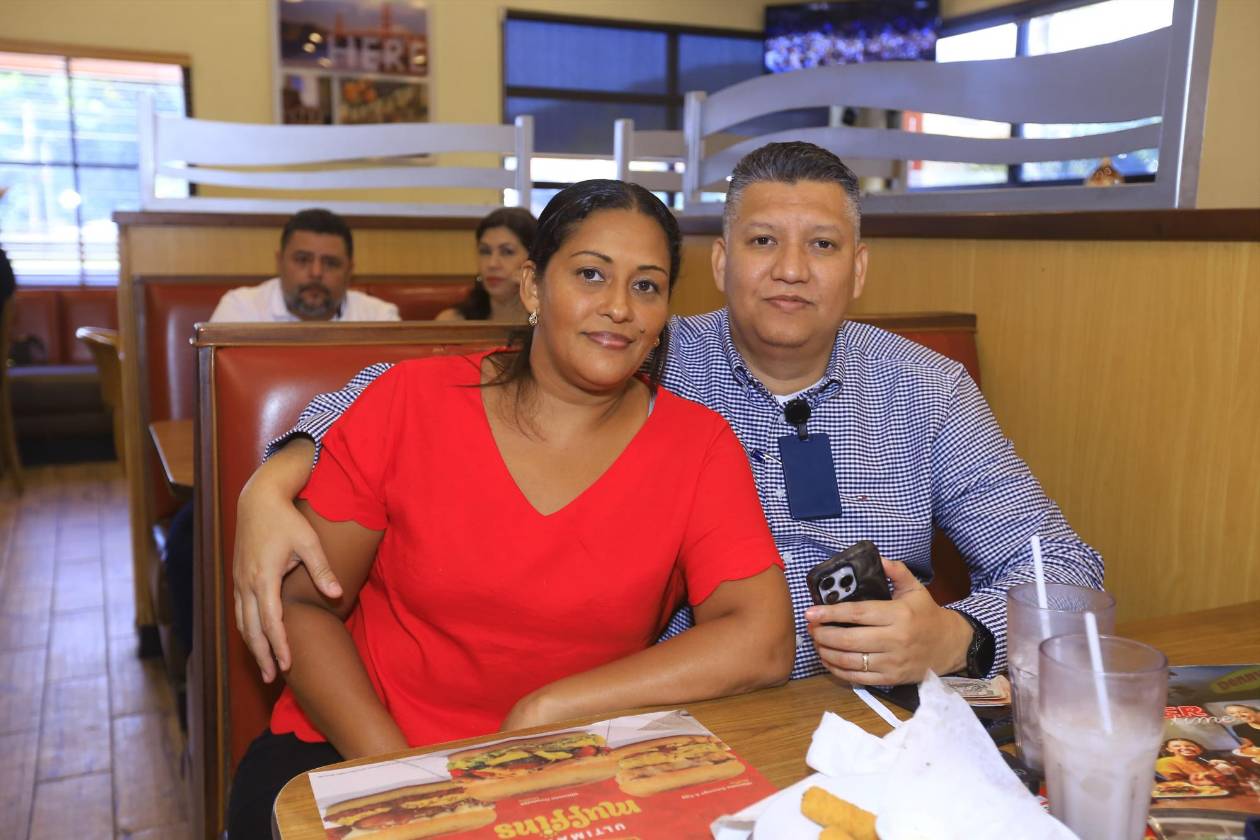 Seniors de Light and Vision celebran su entrada