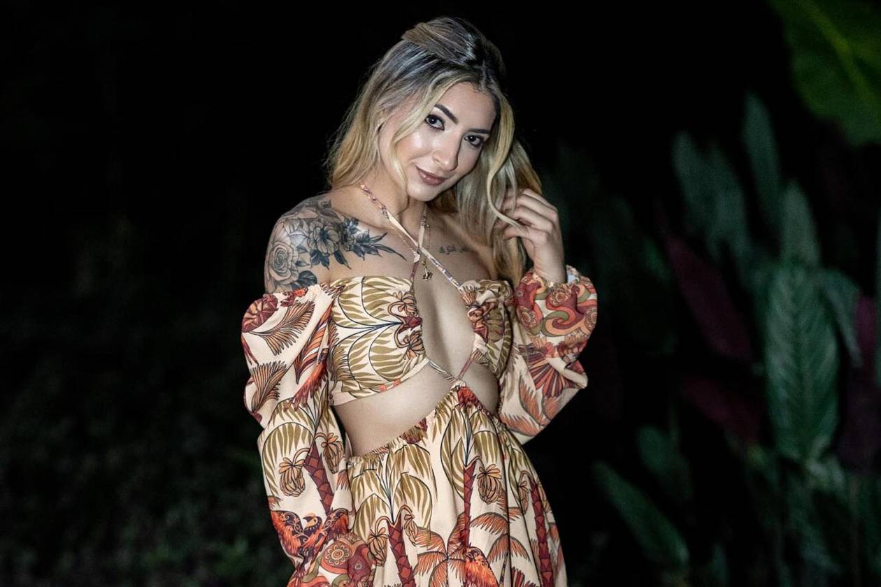 Hallan a joven atada y asesinada en el asiento trasero de su carro