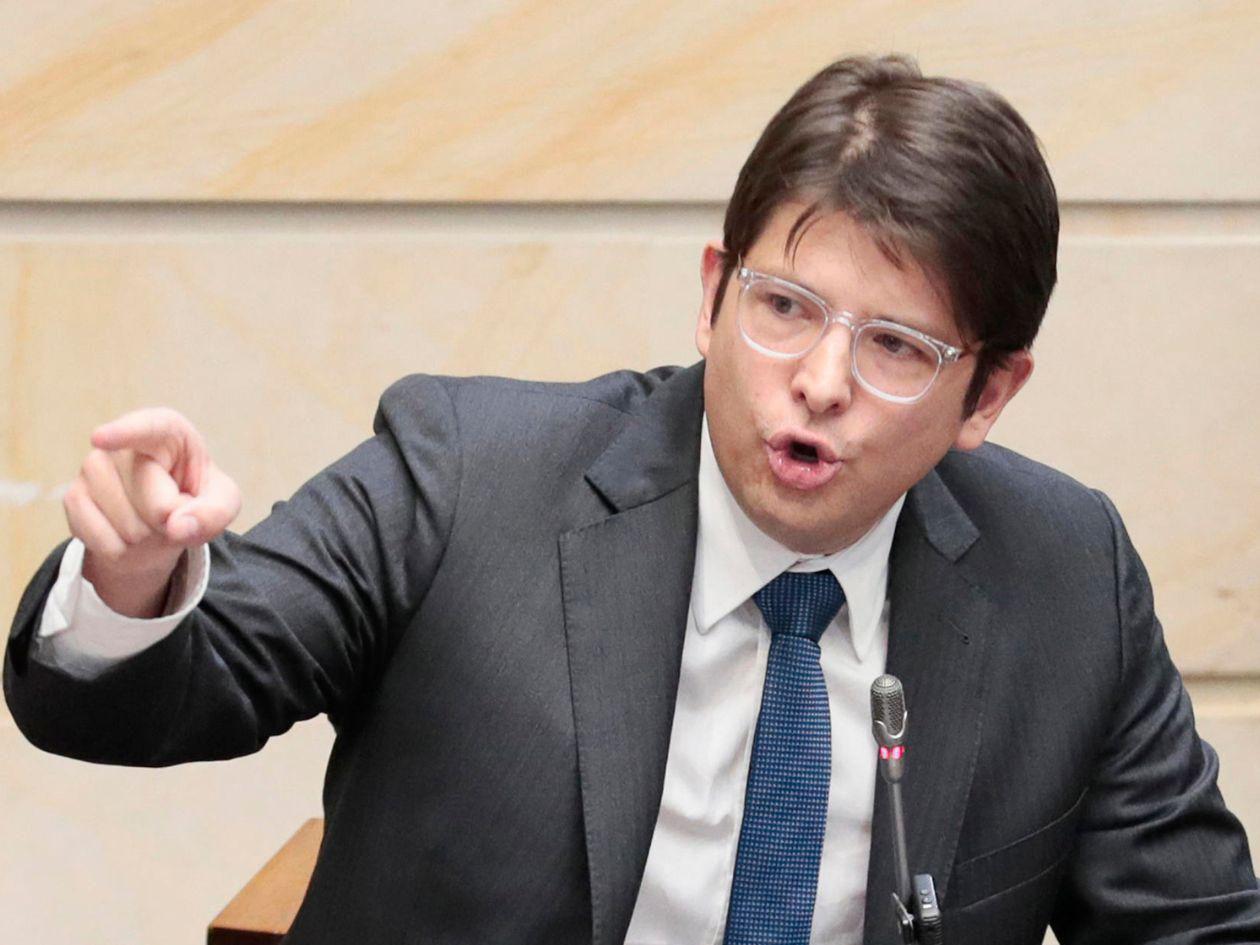 Erika Medina no participó en atentado a Miguel Uribe