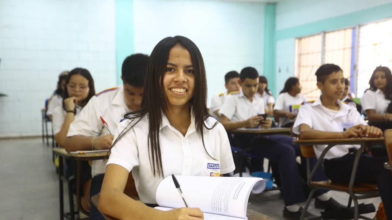 Cinco jóvenes que brillan con su excelencia académica en el Intae-SPS