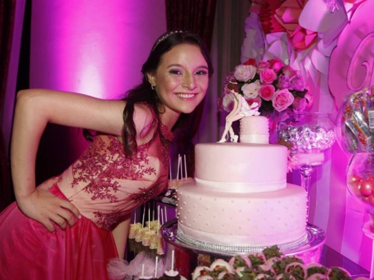 Fiesta neón y rosa para Nelly Andrew - Diario La Prensa