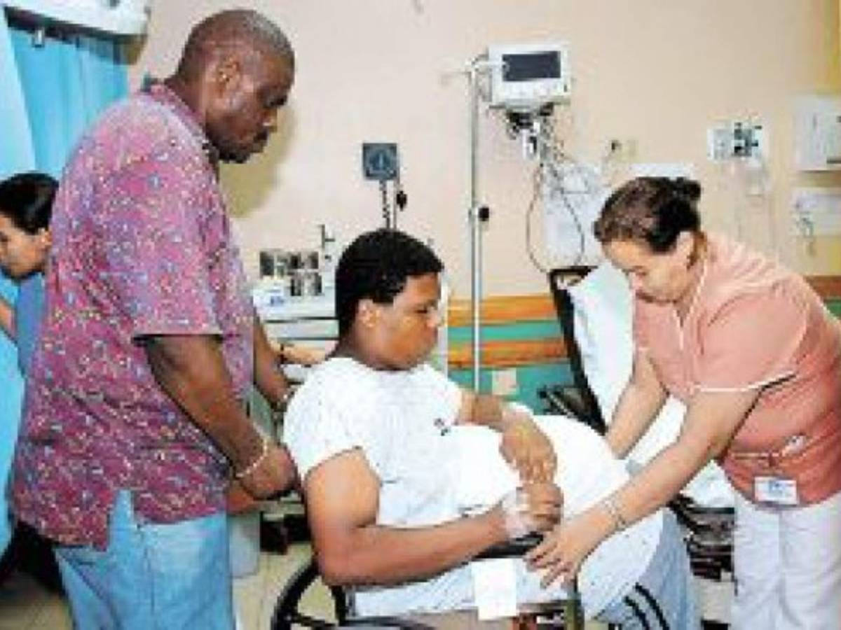 Desconocidos hieren a hijo del ex futbolista Anthony Mathews - Diario ...