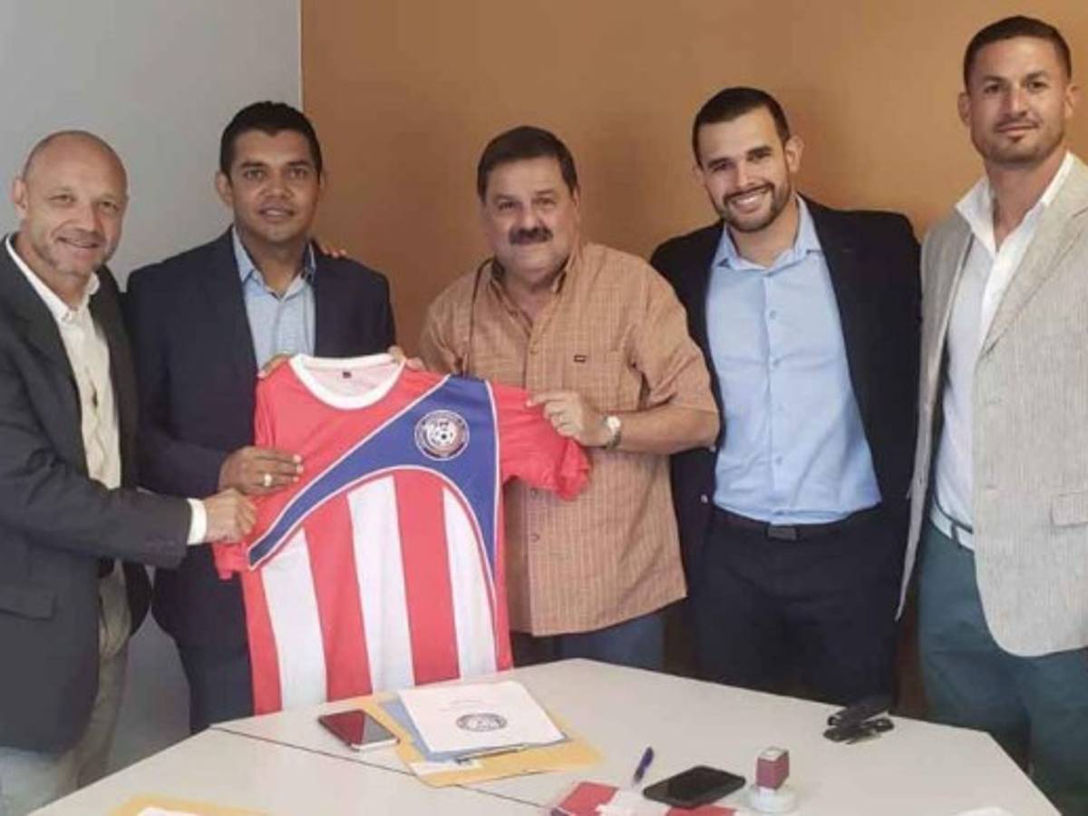 Amado Guevara es presentado como nuevo DT de Puerto Rico - Diario La Prensa