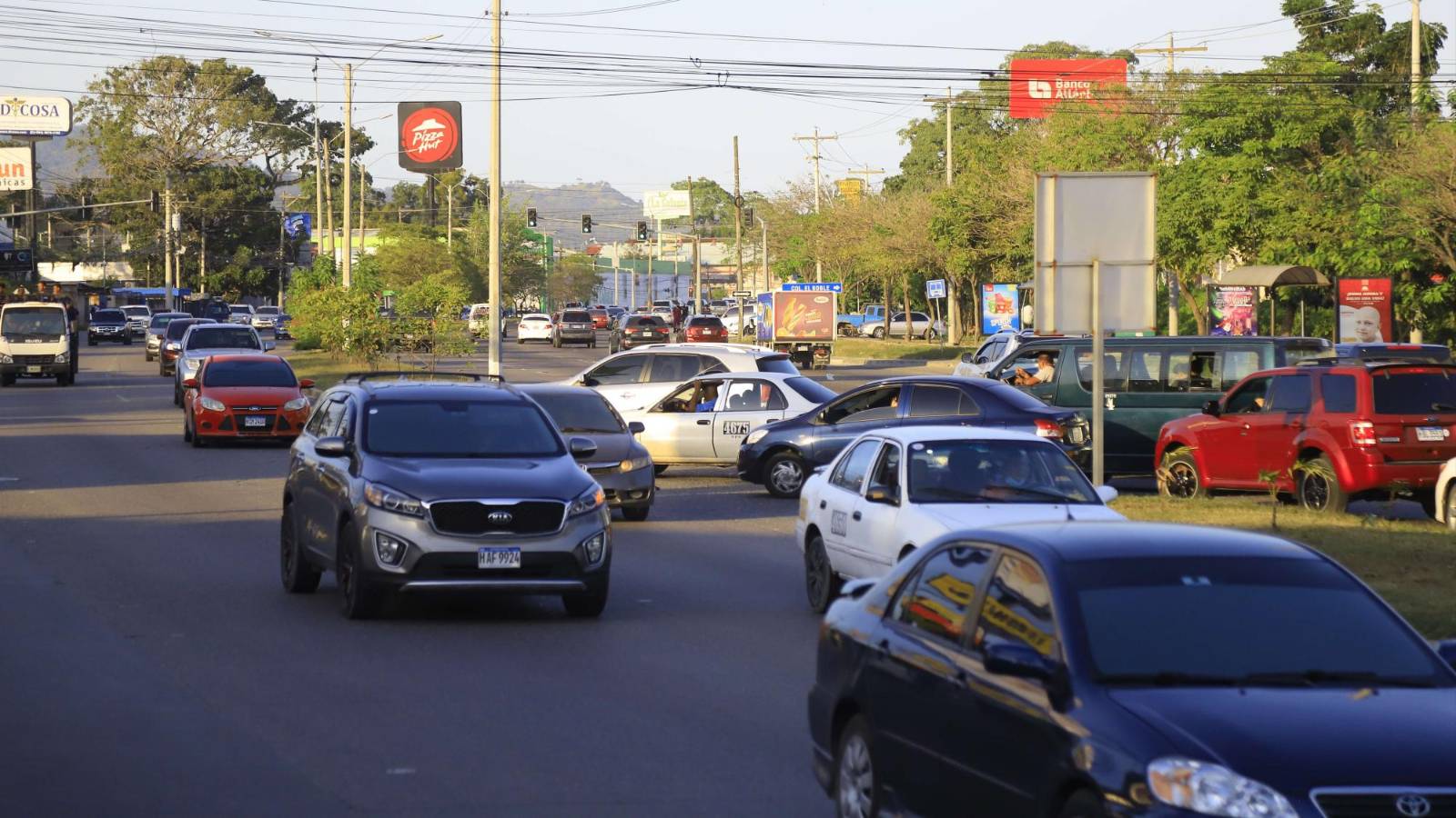 Conductores y peatones imponen la “ley de la selva” en SPS
