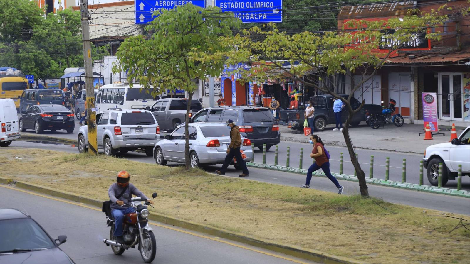 Conductores y peatones imponen la “ley de la selva” en SPS