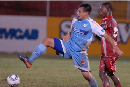 Charles Córdoba y Abner Méndez reviven al Vida