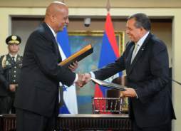 Primer Ministro de Belice Dean Barrow llega a Honduras