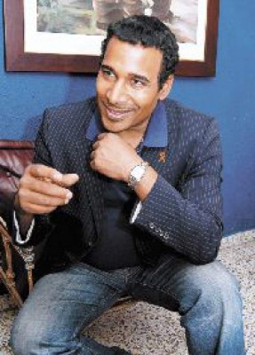 Julio Sabala promueve sus espectáculos