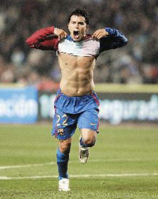 Saviola volvió a salvar al Barcelona