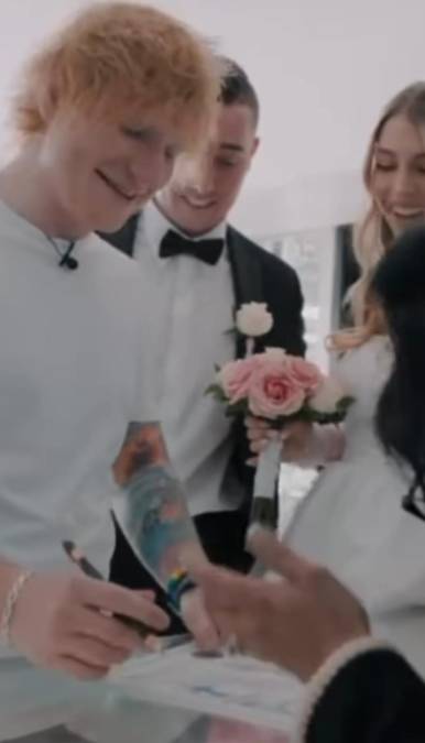 Ed Sheeran sorprende a novios en su boda en Las Vegas