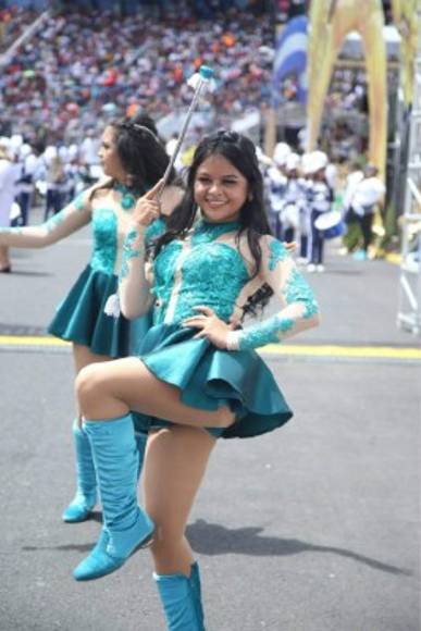 Las palillonas que sorprendieron con su belleza en los desfiles patrios ...